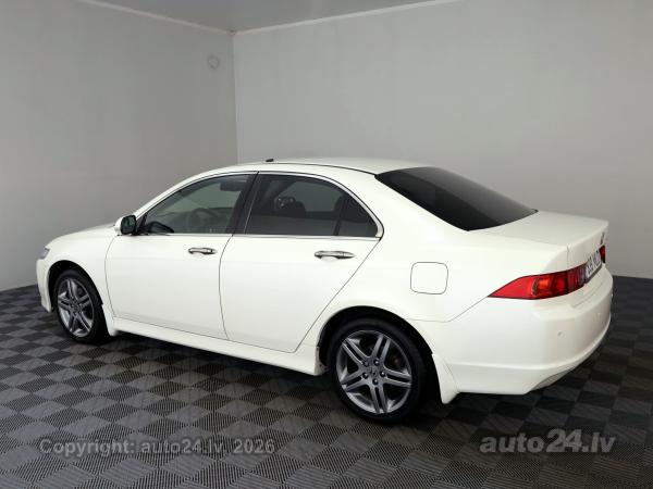 White Honda Accord 2008 in Tallinn, with an engine capacity of 2.00 L and mileage of 189 thousand km for 2299 €, photo 4 on AUTOMOTO.COM.LV