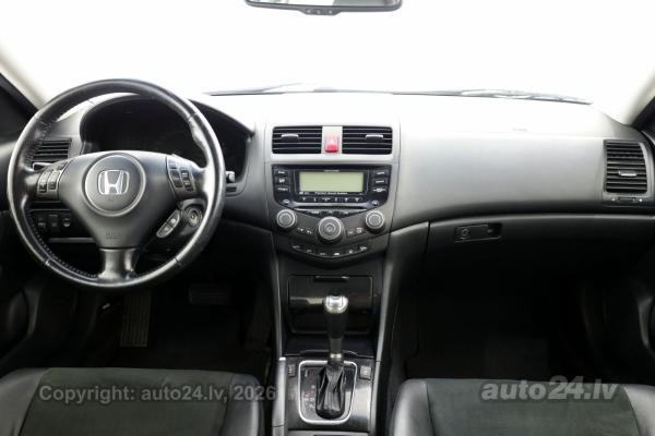 White Honda Accord 2008 in Tallinn, with an engine capacity of 2.00 L and mileage of 189 thousand km for 2299 €, photo 5 on AUTOMOTO.COM.LV