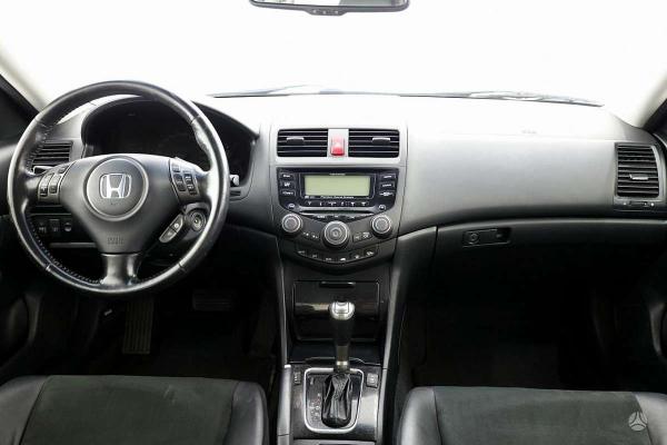 Balts Honda Accord 2008 Šauļi, ar dzinēja tilpumu 2.00 L un nobraukumu 191 tūkst. km par 3750 €, foto 3 vietnē AUTOMOTO.COM.LV