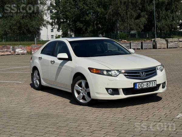 White Honda Accord 2008 in Riga, with an engine capacity of 2.40 L and mileage of 285 thousand km for 2870 €, photo 2 on AUTOMOTO.COM.LV