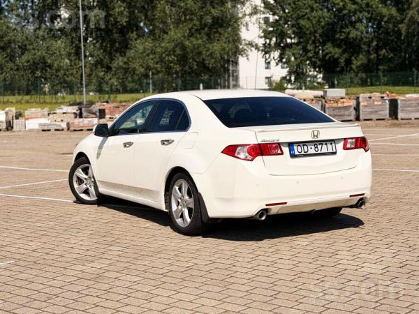 White Honda Accord 2008 in Riga, with an engine capacity of 2.40 L and mileage of 285 thousand km for 2870 €, photo 4 on AUTOMOTO.COM.LV