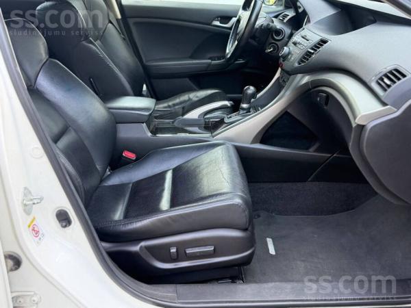 White Honda Accord 2008 in Riga, with an engine capacity of 2.40 L and mileage of 285 thousand km for 2870 €, photo 6 on AUTOMOTO.COM.LV