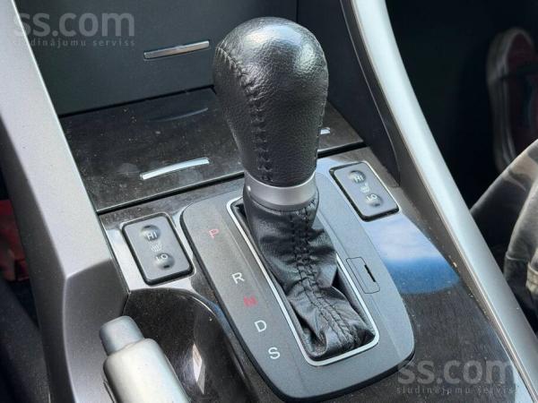 White Honda Accord 2008 in Riga, with an engine capacity of 2.40 L and mileage of 285 thousand km for 2870 €, photo 8 on AUTOMOTO.COM.LV