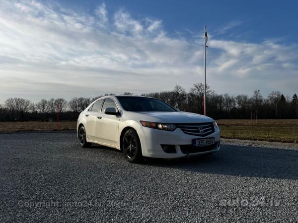 Balts Honda Accord 2009 Tallina, ar dzinēja tilpumu 2.00 L un nobraukumu 268 tūkst. km par 4200 €, foto 1 vietnē AUTOMOTO.COM.LV