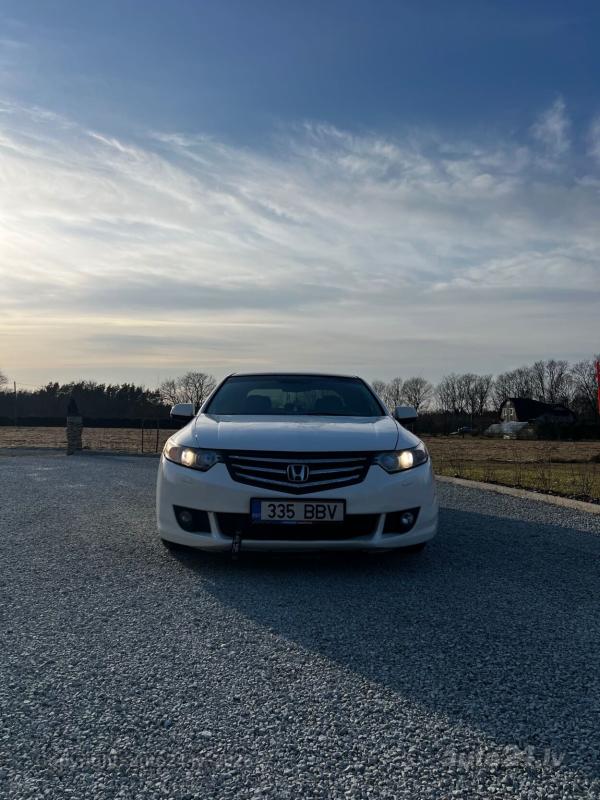 Balts Honda Accord 2009 Tallina, ar dzinēja tilpumu 2.00 L un nobraukumu 268 tūkst. km par 4200 €, foto 3 vietnē AUTOMOTO.COM.LV