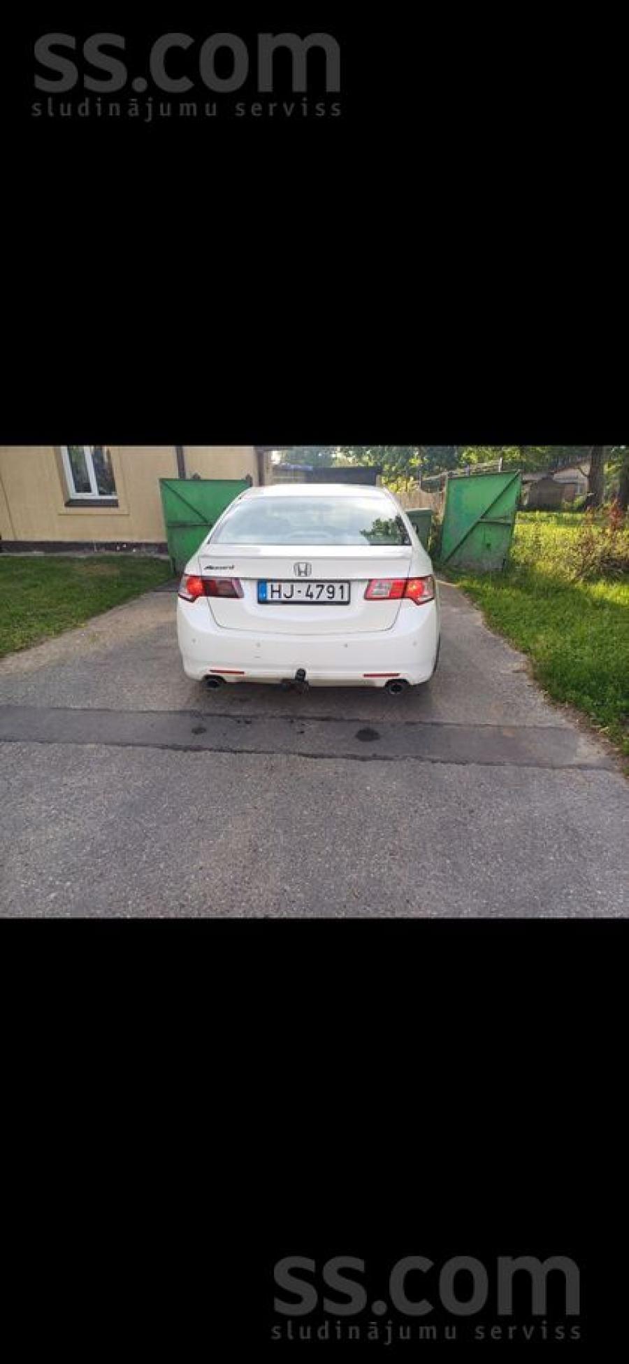 White Honda Accord 2009 in Riga, with an engine capacity of 2.40 L and mileage of 393 thousand km for 2900 €, photo 4 on AUTOMOTO.COM.LV