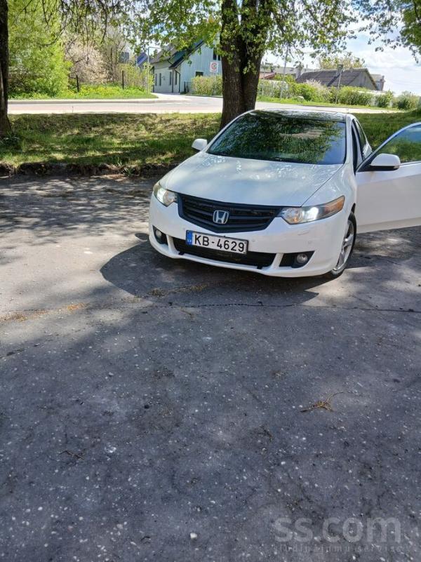 Balts Honda Accord 2009 Saldus, ar dzinēja tilpumu 2.20 L un nobraukumu 370 tūkst. km par 3680 €, foto 1 vietnē AUTOMOTO.COM.LV