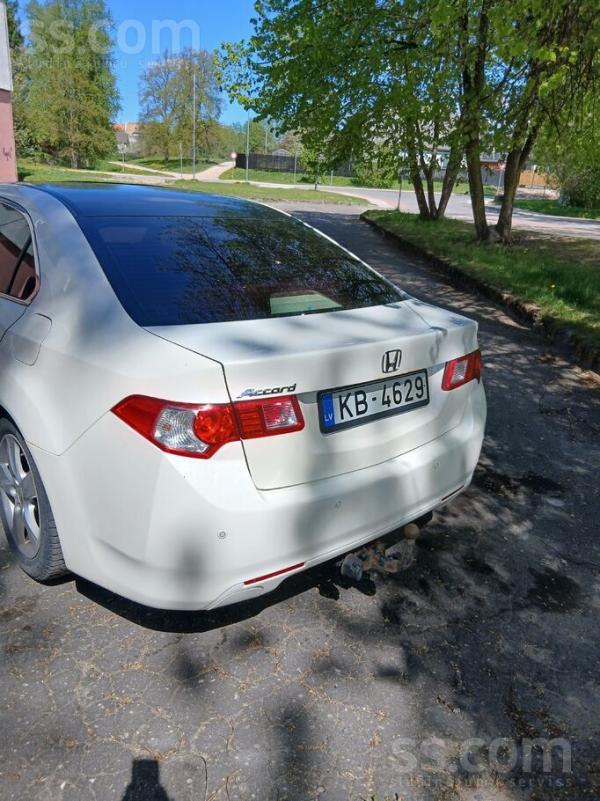 Balts Honda Accord 2009 Saldus, ar dzinēja tilpumu 2.20 L un nobraukumu 370 tūkst. km par 3680 €, foto 4 vietnē AUTOMOTO.COM.LV