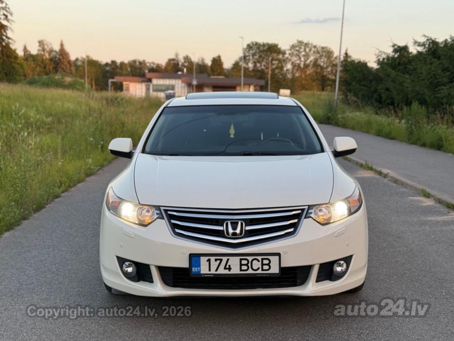 White Honda Accord 2009 in Tartu, with an engine capacity of 2.40 L and mileage of 242 thousand km for 4999 €, photo 3 on AUTOMOTO.COM.LV