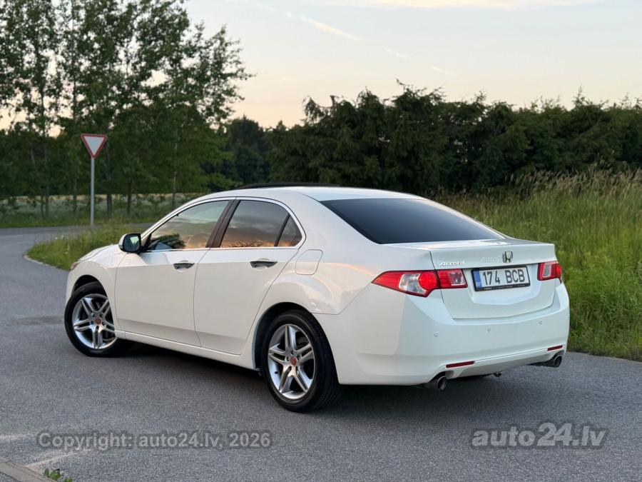 White Honda Accord 2009 in Tartu, with an engine capacity of 2.40 L and mileage of 242 thousand km for 4999 €, photo 6 on AUTOMOTO.COM.LV