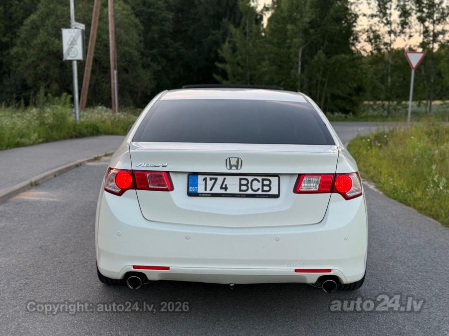 White Honda Accord 2009 in Tartu, with an engine capacity of 2.40 L and mileage of 242 thousand km for 4999 €, photo 7 on AUTOMOTO.COM.LV