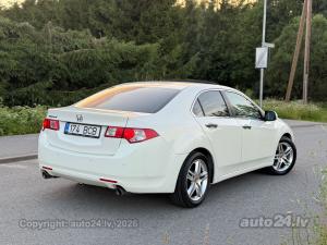 White Honda Accord 2009 in Tartu, with an engine capacity of 2.40 L and mileage of 242 thousand km for 4999 €, photo 8 on AUTOMOTO.COM.LV