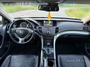 White Honda Accord 2009 in Tartu, with an engine capacity of 2.40 L and mileage of 242 thousand km for 4999 €, photo 10 on AUTOMOTO.COM.LV