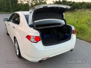 White Honda Accord 2009 in Tartu, with an engine capacity of 2.40 L and mileage of 242 thousand km for 4999 €, photo 15 on AUTOMOTO.COM.LV