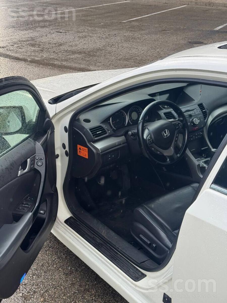 Balts Honda Accord 2009 Rīga, ar dzinēja tilpumu 2.40 L un nobraukumu 0 tūkst. km par 3500 €, foto 12 vietnē AUTOMOTO.COM.LV