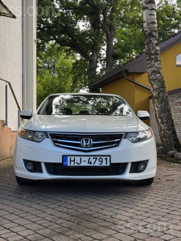 White Honda Accord 2009 in Riga, with an engine capacity of 2.40 L and mileage of 0 thousand km for 3200 €, photo 2 on AUTOMOTO.COM.LV