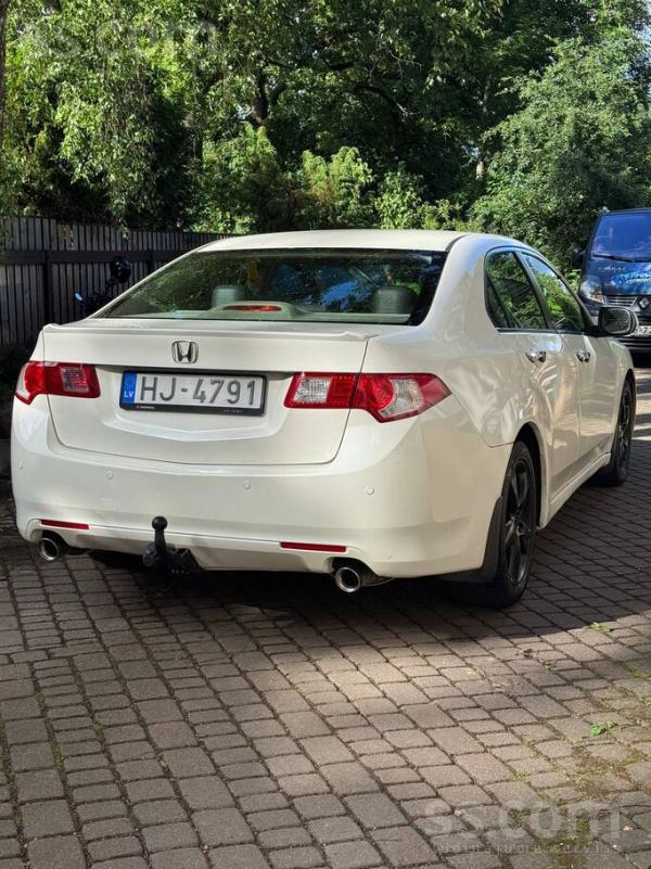 White Honda Accord 2009 in Riga, with an engine capacity of 2.40 L and mileage of 0 thousand km for 3200 €, photo 7 on AUTOMOTO.COM.LV