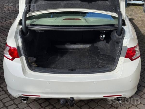 White Honda Accord 2009 in Riga, with an engine capacity of 2.40 L and mileage of 0 thousand km for 3200 €, photo 8 on AUTOMOTO.COM.LV