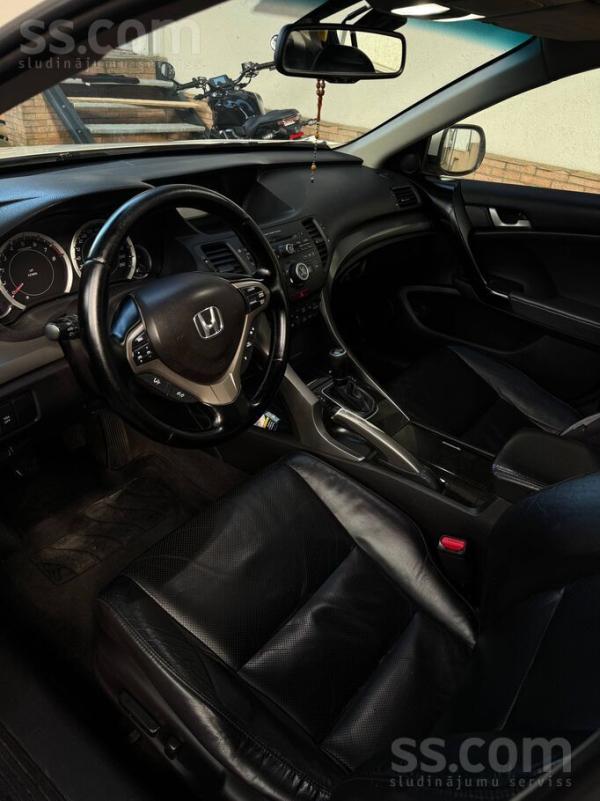 White Honda Accord 2009 in Riga, with an engine capacity of 2.40 L and mileage of 0 thousand km for 3200 €, photo 10 on AUTOMOTO.COM.LV