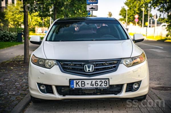 White Honda Accord 2009 in Riga, with an engine capacity of 2.20 L and mileage of 0 thousand km for 2590 €, photo 2 on AUTOMOTO.COM.LV