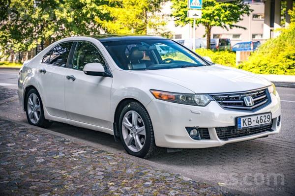 White Honda Accord 2009 in Riga, with an engine capacity of 2.20 L and mileage of 0 thousand km for 2590 €, photo 3 on AUTOMOTO.COM.LV