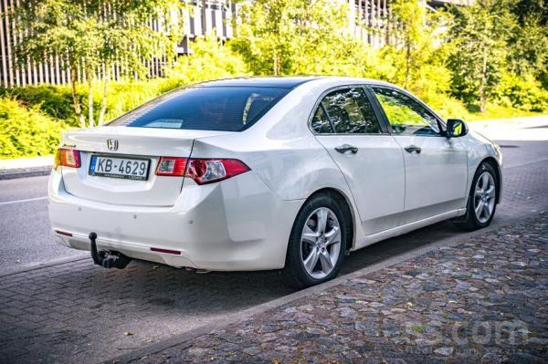 White Honda Accord 2009 in Riga, with an engine capacity of 2.20 L and mileage of 0 thousand km for 2590 €, photo 4 on AUTOMOTO.COM.LV