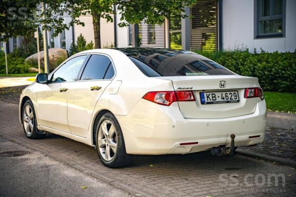 White Honda Accord 2009 in Riga, with an engine capacity of 2.20 L and mileage of 0 thousand km for 2590 €, photo 6 on AUTOMOTO.COM.LV