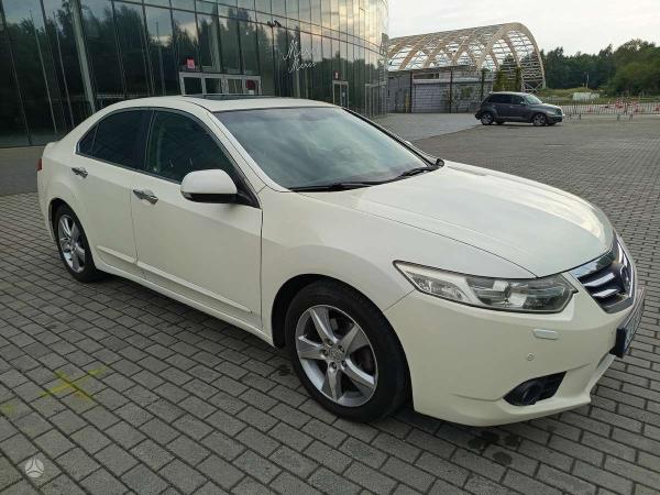 White Honda Accord 2011 in Siauliai, with an engine capacity of 2.20 L and mileage of 321 thousand km for 5700 €, photo 11 on AUTOMOTO.COM.LV