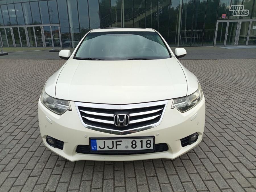 Balts Honda Accord 2011 Šauļi, ar dzinēja tilpumu 2.20 L un nobraukumu 320 tūkst. km par 4850 €, foto 1 vietnē AUTOMOTO.COM.LV