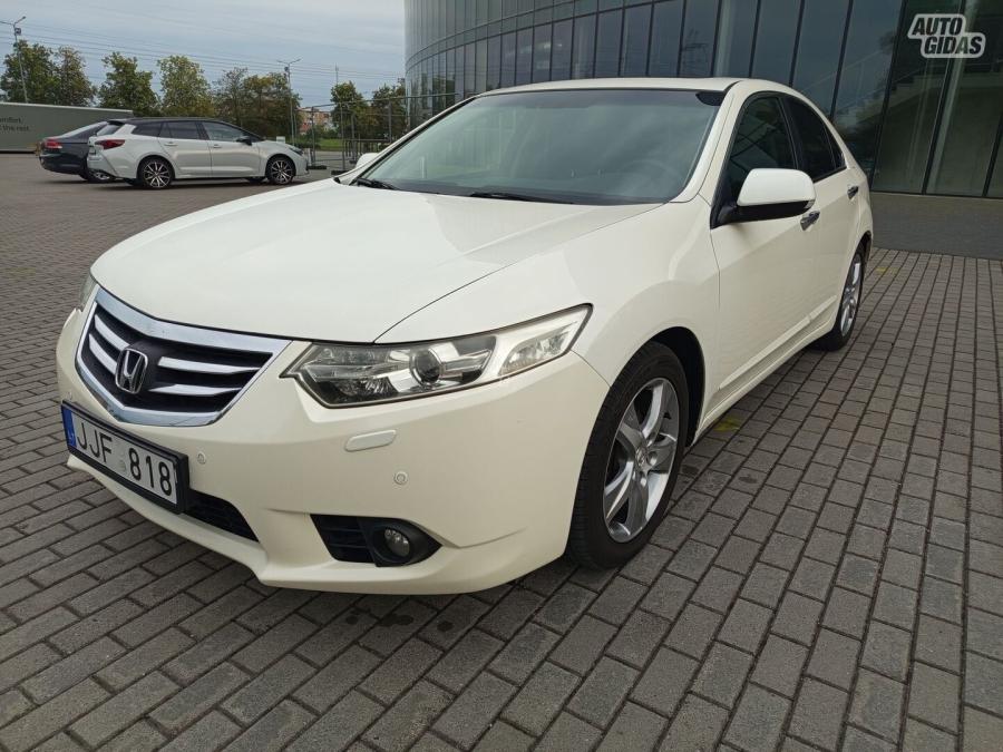 Balts Honda Accord 2011 Šauļi, ar dzinēja tilpumu 2.20 L un nobraukumu 320 tūkst. km par 4850 €, foto 4 vietnē AUTOMOTO.COM.LV