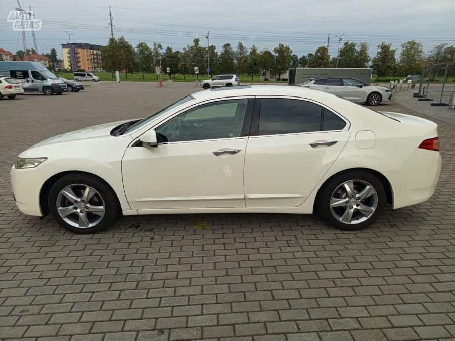 Balts Honda Accord 2011 Šauļi, ar dzinēja tilpumu 2.20 L un nobraukumu 320 tūkst. km par 4850 €, foto 6 vietnē AUTOMOTO.COM.LV