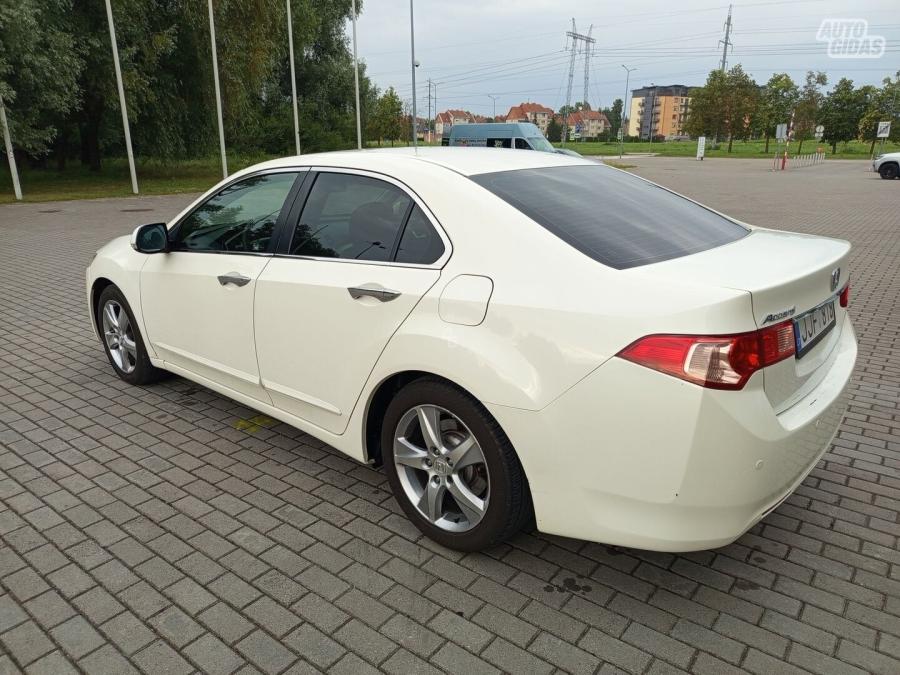 Balts Honda Accord 2011 Šauļi, ar dzinēja tilpumu 2.20 L un nobraukumu 320 tūkst. km par 4850 €, foto 7 vietnē AUTOMOTO.COM.LV