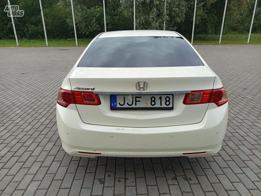 Balts Honda Accord 2011 Šauļi, ar dzinēja tilpumu 2.20 L un nobraukumu 320 tūkst. km par 4850 €, foto 9 vietnē AUTOMOTO.COM.LV