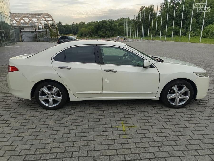 Balts Honda Accord 2011 Šauļi, ar dzinēja tilpumu 2.20 L un nobraukumu 320 tūkst. km par 4850 €, foto 12 vietnē AUTOMOTO.COM.LV