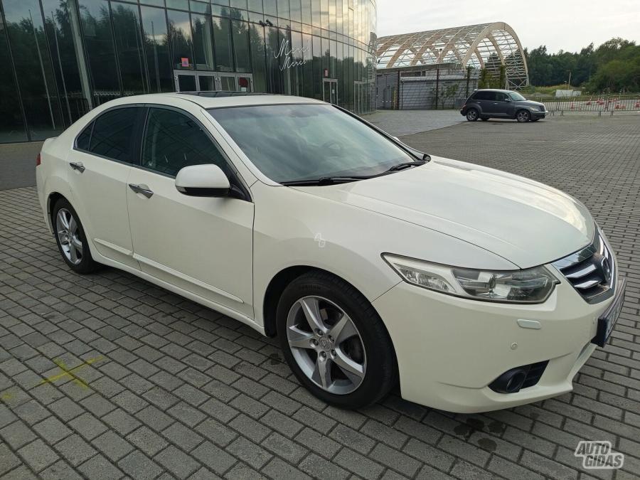 Balts Honda Accord 2011 Šauļi, ar dzinēja tilpumu 2.20 L un nobraukumu 320 tūkst. km par 4850 €, foto 13 vietnē AUTOMOTO.COM.LV