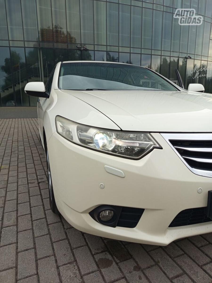 Balts Honda Accord 2011 Šauļi, ar dzinēja tilpumu 2.20 L un nobraukumu 320 tūkst. km par 4850 €, foto 24 vietnē AUTOMOTO.COM.LV