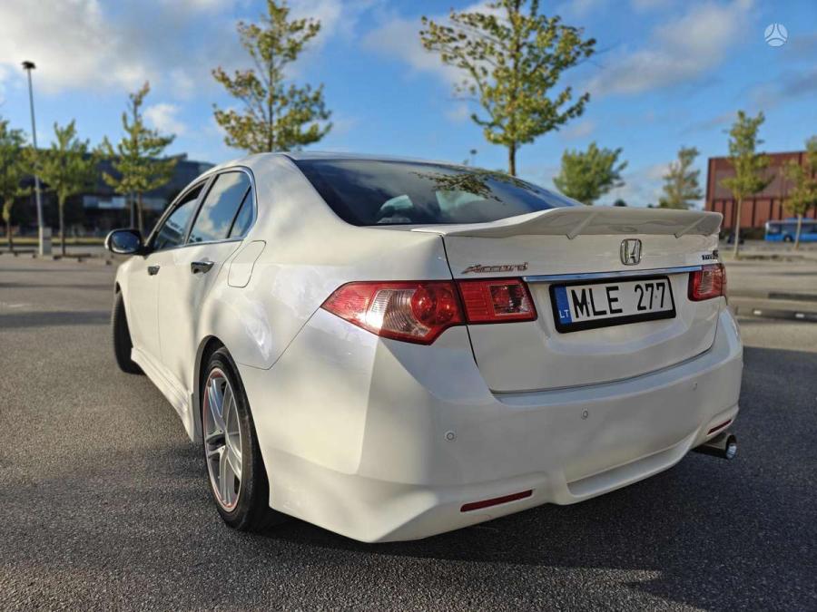 White Honda Accord 2011 in Klaipeda, with an engine capacity of 2.20 L and mileage of 307 thousand km for 6300 €, photo 1 on AUTOMOTO.COM.LV