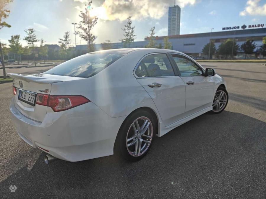 White Honda Accord 2011 in Klaipeda, with an engine capacity of 2.20 L and mileage of 307 thousand km for 6300 €, photo 4 on AUTOMOTO.COM.LV