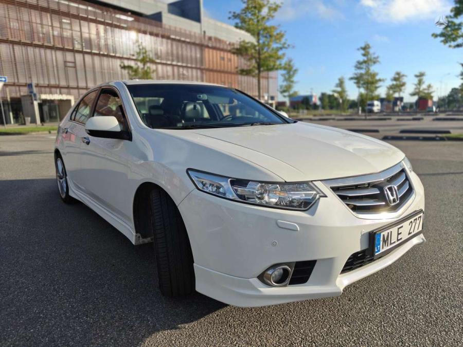 White Honda Accord 2011 in Klaipeda, with an engine capacity of 2.20 L and mileage of 307 thousand km for 6300 €, photo 5 on AUTOMOTO.COM.LV