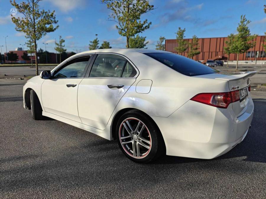 White Honda Accord 2011 in Klaipeda, with an engine capacity of 2.20 L and mileage of 307 thousand km for 6300 €, photo 6 on AUTOMOTO.COM.LV