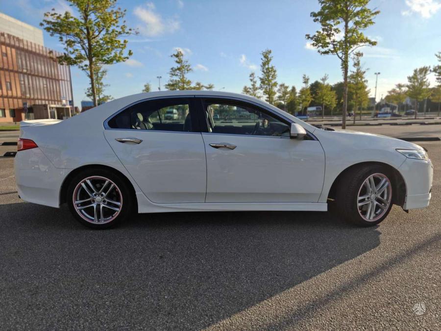 White Honda Accord 2011 in Klaipeda, with an engine capacity of 2.20 L and mileage of 307 thousand km for 6300 €, photo 10 on AUTOMOTO.COM.LV