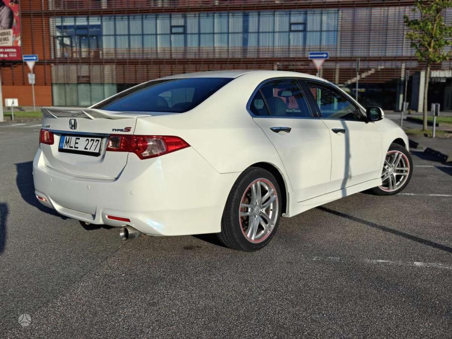 White Honda Accord 2011 in Klaipeda, with an engine capacity of 2.20 L and mileage of 307 thousand km for 6300 €, photo 12 on AUTOMOTO.COM.LV