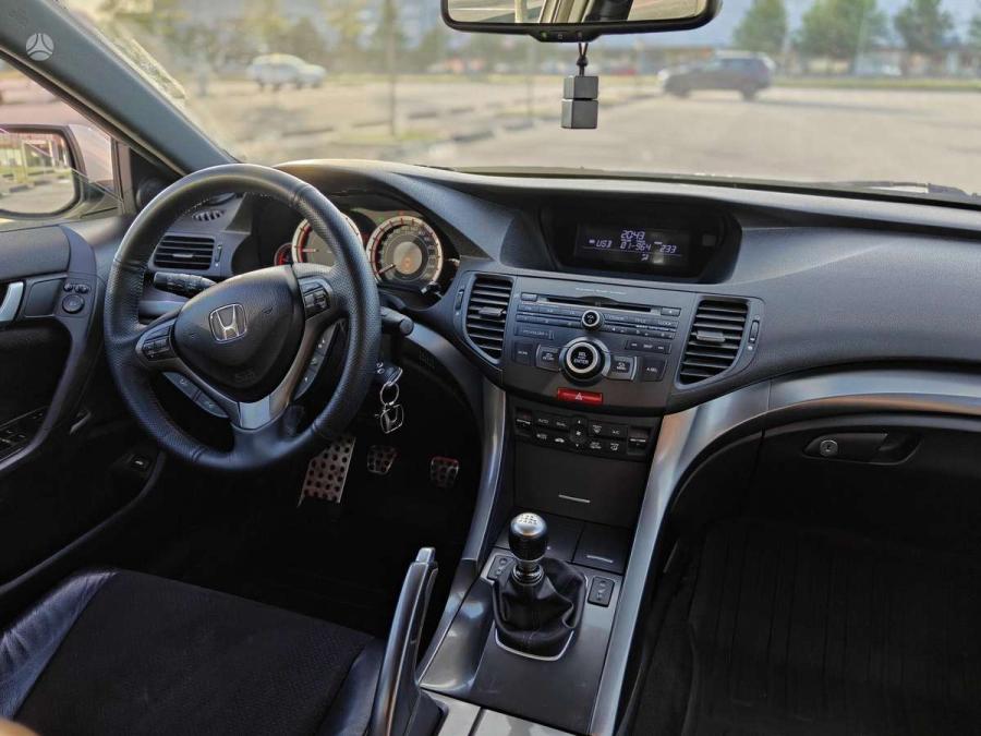 White Honda Accord 2011 in Klaipeda, with an engine capacity of 2.20 L and mileage of 307 thousand km for 6300 €, photo 15 on AUTOMOTO.COM.LV