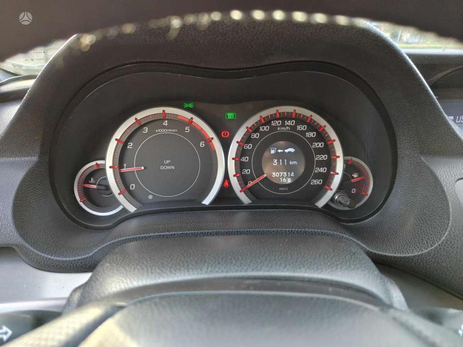 White Honda Accord 2011 in Klaipeda, with an engine capacity of 2.20 L and mileage of 307 thousand km for 6300 €, photo 17 on AUTOMOTO.COM.LV
