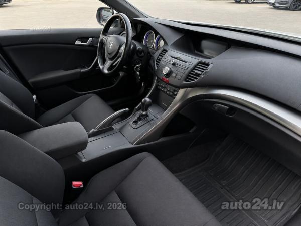 Balts Honda Accord 2013 Tallina, ar dzinēja tilpumu 2.00 L un nobraukumu 136 tūkst. km par 6995 €, foto 9 vietnē AUTOMOTO.COM.LV