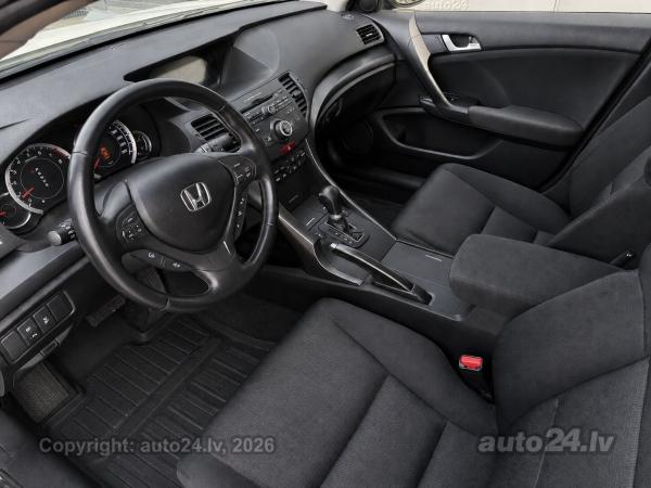 Balts Honda Accord 2013 Tallina, ar dzinēja tilpumu 2.00 L un nobraukumu 136 tūkst. km par 6995 €, foto 10 vietnē AUTOMOTO.COM.LV