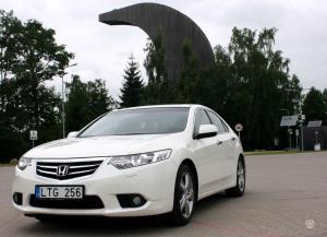 Balts Honda Accord 2013 Biržai, ar dzinēja tilpumu 2.20 L un nobraukumu 291 tūkst. km par 6500 €, foto  vietnē AUTOMOTO.COM.LV