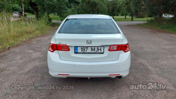 White Honda Accord 2013 in Tallinn, with an engine capacity of 2.00 L and mileage of 137 thousand km for 7500 €, photo 3 on AUTOMOTO.COM.LV