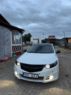 Balts Honda Accord 2013 Tallina, ar dzinēja tilpumu 2.20 L un nobraukumu 252 tūkst. km par 6800 €, foto 1 vietnē AUTOMOTO.COM.LV