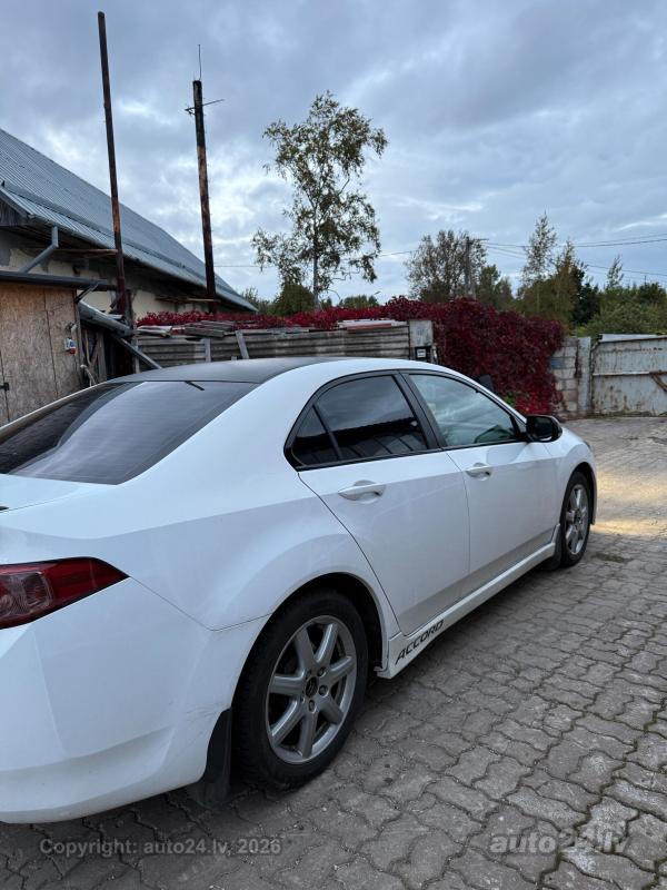 White Honda Accord 2013 in Tallinn, with an engine capacity of 2.20 L and mileage of 252 thousand km for 6800 €, photo 7 on AUTOMOTO.COM.LV
